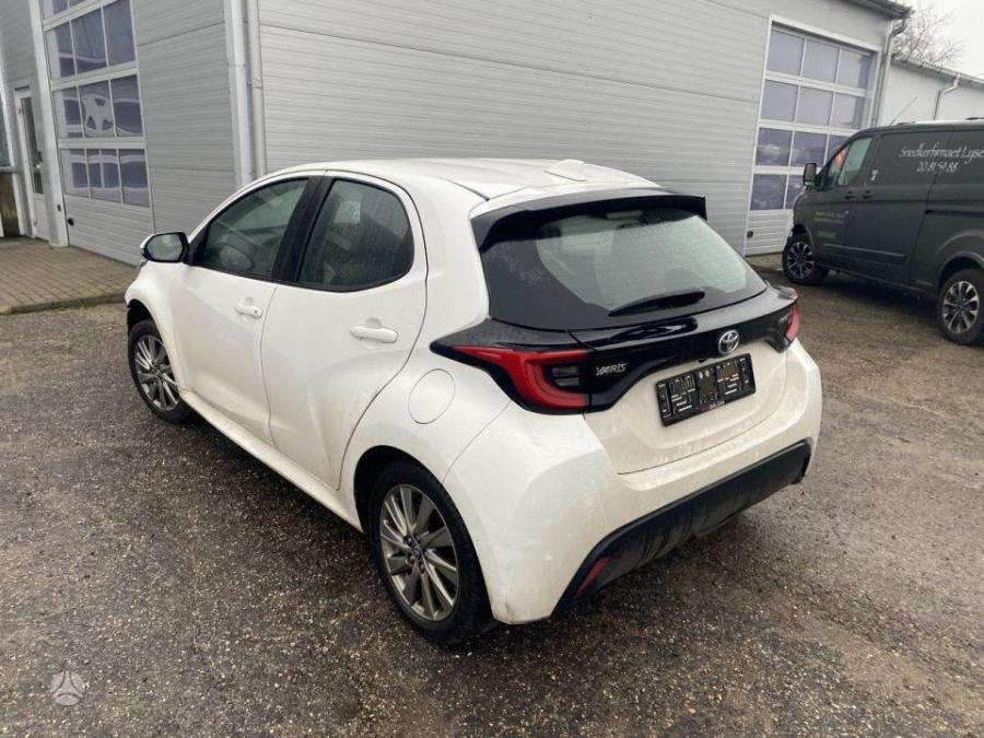 Balts Toyota Yaris 2023 Radviliškis, ar dzinēja tilpumu 1.49 L un nobraukumu 41 tūkst. km par 7450 €, foto 4 vietnē AUTOMOTO.COM.LV