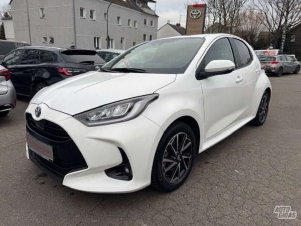 Balts Toyota Yaris 2023 Kauņa, ar dzinēja tilpumu 1.50 L un nobraukumu 25 tūkst. km par 22297 €, foto 3 vietnē AUTOMOTO.COM.LV