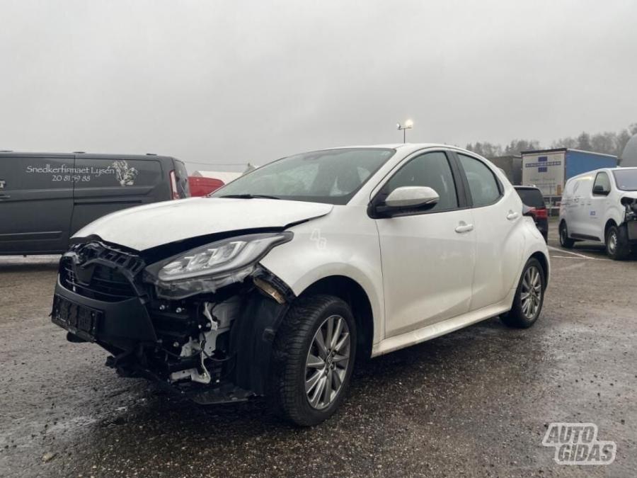 White Toyota Yaris 2023 in Radviliskis, with an engine capacity of 1.50 L and mileage of 41 thousand km for 7450 €, photo 1 on AUTOMOTO.COM.LV