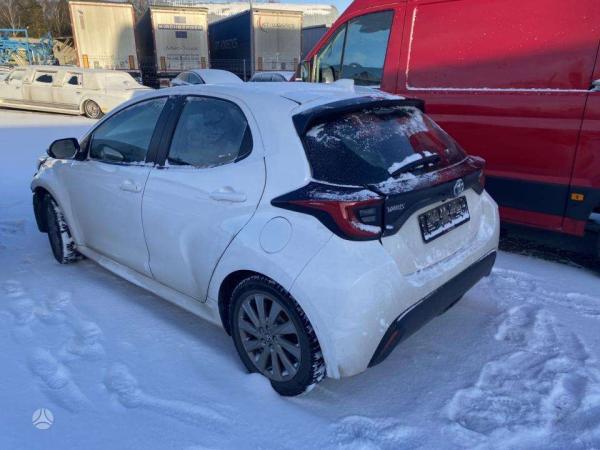 Balts Toyota Yaris 2023 Radviliškis, ar dzinēja tilpumu 1.49 L un nobraukumu 41 tūkst. km par 8450 €, foto 6 vietnē AUTOMOTO.COM.LV
