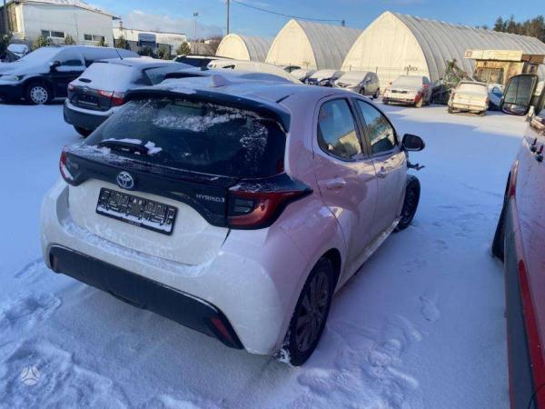 Balts Toyota Yaris 2023 Radviliškis, ar dzinēja tilpumu 1.49 L un nobraukumu 41 tūkst. km par 8450 €, foto 7 vietnē AUTOMOTO.COM.LV