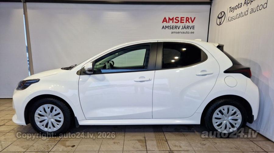 Balts Toyota Yaris 2023 Tallina, ar dzinēja tilpumu 1.50 L un nobraukumu 73 tūkst. km par 15790 €, foto 3 vietnē AUTOMOTO.COM.LV