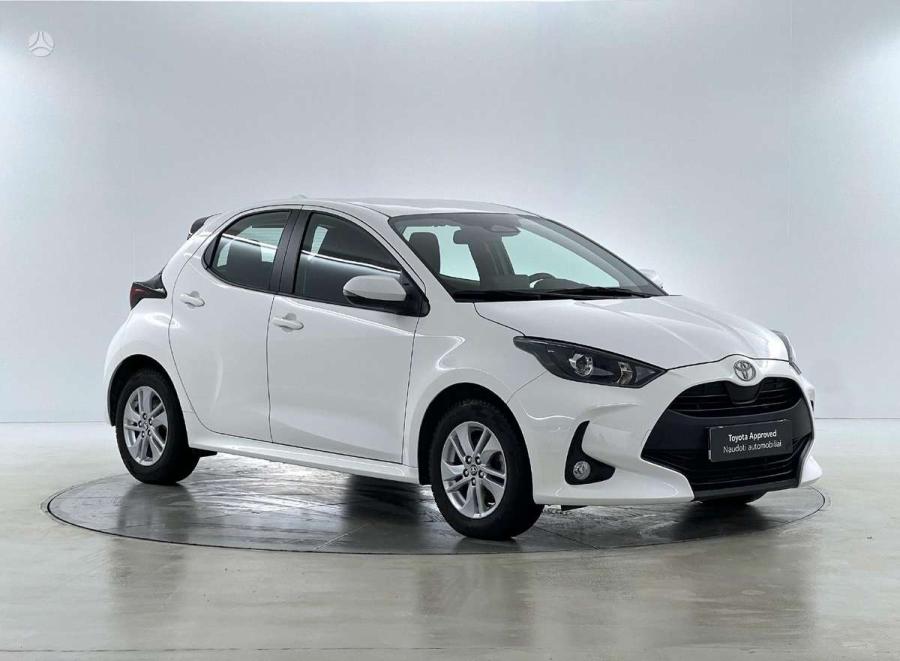 White Toyota Yaris 2023 in Vilnius, with an engine capacity of 1.49 L and mileage of 164 thousand km for 14900 €, photo 18 on AUTOMOTO.COM.LV