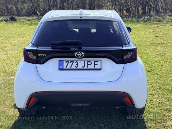 Balts Toyota Yaris 2023 Tartu, ar dzinēja tilpumu 1.00 L un nobraukumu 49 tūkst. km par 13900 €, foto 5 vietnē AUTOMOTO.COM.LV