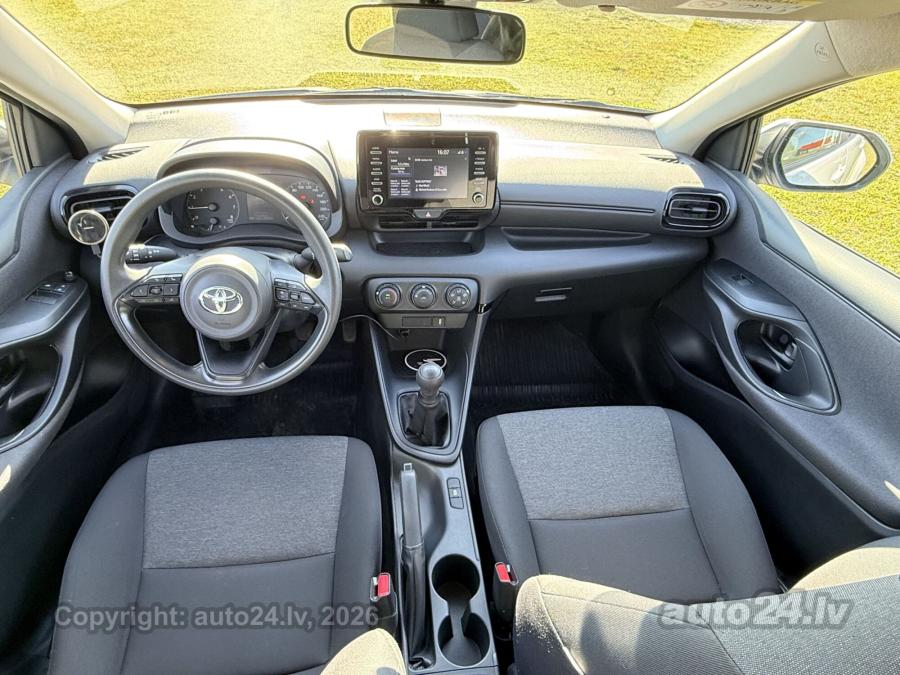 Balts Toyota Yaris 2023 Tartu, ar dzinēja tilpumu 1.00 L un nobraukumu 49 tūkst. km par 13900 €, foto 8 vietnē AUTOMOTO.COM.LV