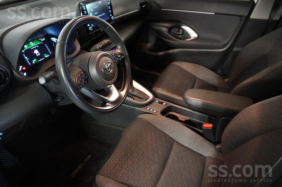 Balts Toyota Yaris 2023 Rīga, ar dzinēja tilpumu 1.50 L un nobraukumu 44 tūkst. km par 18690 €, foto 7 vietnē AUTOMOTO.COM.LV