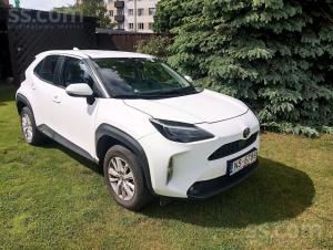 White Toyota Yaris 2023 in Liepaja, with an engine capacity of 1.50 L and mileage of 15 thousand km for 19000 €, photo  on AUTOMOTO.COM.LV