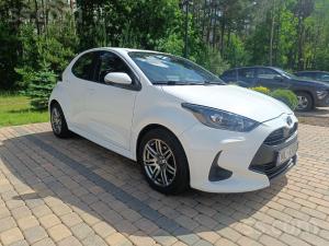 White Toyota Yaris 2023 in Riga, with an engine capacity of 1.50 L and mileage of 65 thousand km for 13800 €, photo 4 on AUTOMOTO.COM.LV
