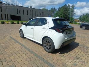 White Toyota Yaris 2023 in Riga, with an engine capacity of 1.50 L and mileage of 65 thousand km for 13800 €, photo 7 on AUTOMOTO.COM.LV