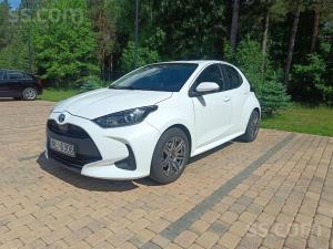 White Toyota Yaris 2023 in Riga, with an engine capacity of 1.50 L and mileage of 65 thousand km for 13800 €, photo 9 on AUTOMOTO.COM.LV