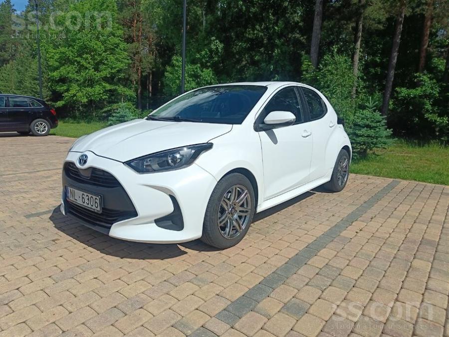 White Toyota Yaris 2023 in Riga, with an engine capacity of 1.50 L and mileage of 65 thousand km for 13800 €, photo 9 on AUTOMOTO.COM.LV