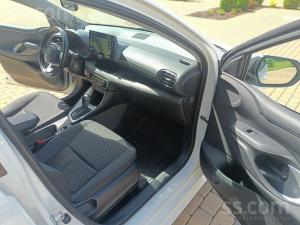White Toyota Yaris 2023 in Riga, with an engine capacity of 1.50 L and mileage of 65 thousand km for 13800 €, photo 10 on AUTOMOTO.COM.LV