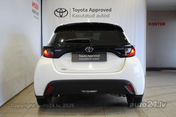 Balts Toyota Yaris 2023 Tallina, ar dzinēja tilpumu 1.50 L un nobraukumu 130 tūkst. km par 14990 €, foto 4 vietnē AUTOMOTO.COM.LV