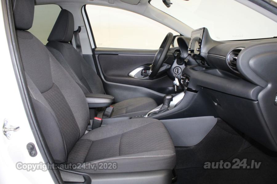 Balts Toyota Yaris 2023 Tallina, ar dzinēja tilpumu 1.50 L un nobraukumu 130 tūkst. km par 14990 €, foto 7 vietnē AUTOMOTO.COM.LV