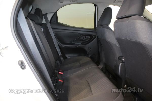 Balts Toyota Yaris 2023 Tallina, ar dzinēja tilpumu 1.50 L un nobraukumu 130 tūkst. km par 14990 €, foto 7 vietnē AUTOMOTO.COM.LV