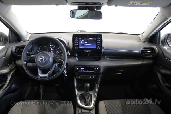 Balts Toyota Yaris 2023 Tallina, ar dzinēja tilpumu 1.50 L un nobraukumu 130 tūkst. km par 14990 €, foto 8 vietnē AUTOMOTO.COM.LV