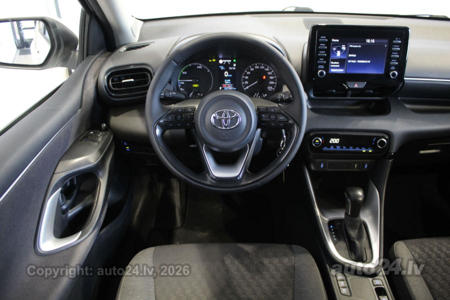 Balts Toyota Yaris 2023 Tallina, ar dzinēja tilpumu 1.50 L un nobraukumu 130 tūkst. km par 14990 €, foto 10 vietnē AUTOMOTO.COM.LV
