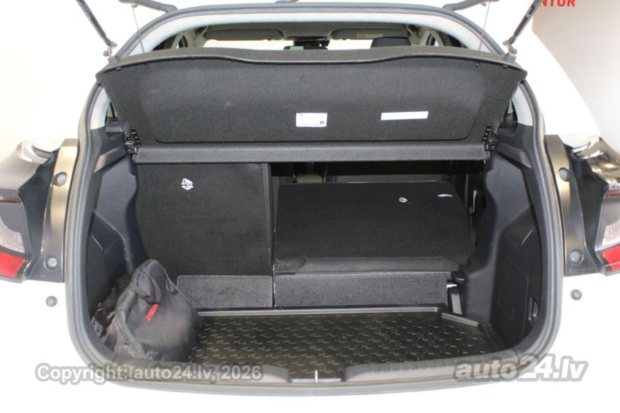 Balts Toyota Yaris 2023 Tallina, ar dzinēja tilpumu 1.50 L un nobraukumu 130 tūkst. km par 14990 €, foto 11 vietnē AUTOMOTO.COM.LV