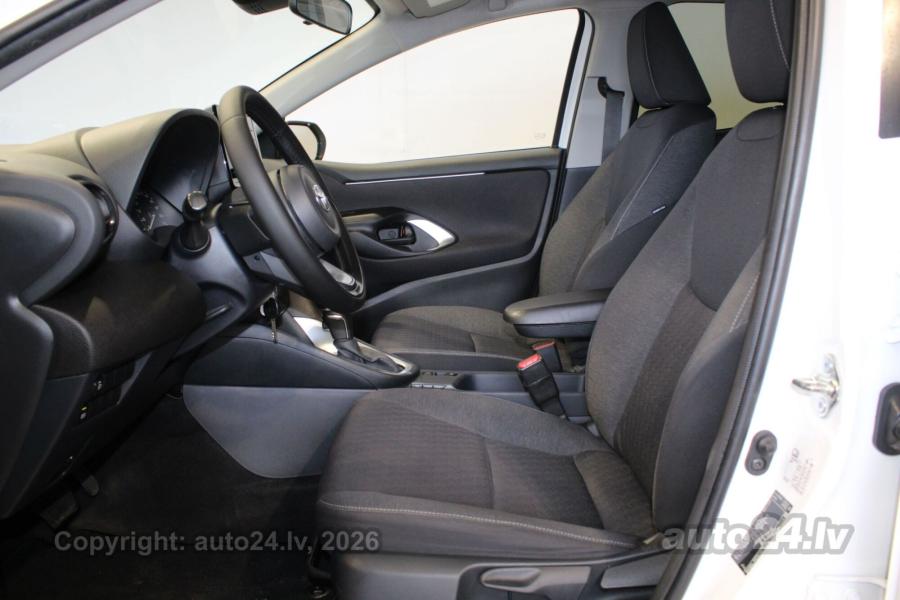 Balts Toyota Yaris 2023 Tallina, ar dzinēja tilpumu 1.50 L un nobraukumu 130 tūkst. km par 14990 €, foto 12 vietnē AUTOMOTO.COM.LV
