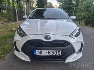 Balts Toyota Yaris 2023 Rīga, ar dzinēja tilpumu 1.50 L un nobraukumu 66 tūkst. km par 13500 €, foto  vietnē AUTOMOTO.COM.LV