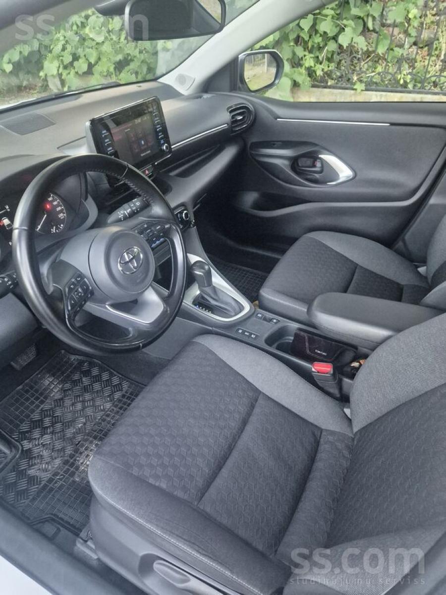 Balts Toyota Yaris 2023 Rīga, ar dzinēja tilpumu 1.50 L un nobraukumu 66 tūkst. km par 13500 €, foto 7 vietnē AUTOMOTO.COM.LV