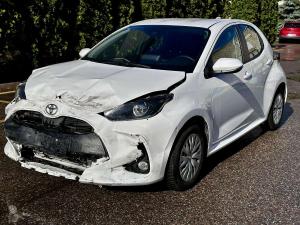 Balts Toyota Yaris 2023 Kauņa, ar dzinēja tilpumu 1.49 L un nobraukumu 17 tūkst. km par 5000 €, foto  vietnē AUTOMOTO.COM.LV