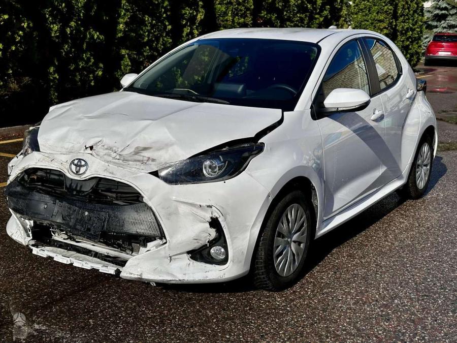 Balts Toyota Yaris 2023 Kauņa, ar dzinēja tilpumu 1.49 L un nobraukumu 17 tūkst. km par 5000 €, foto 1 vietnē AUTOMOTO.COM.LV