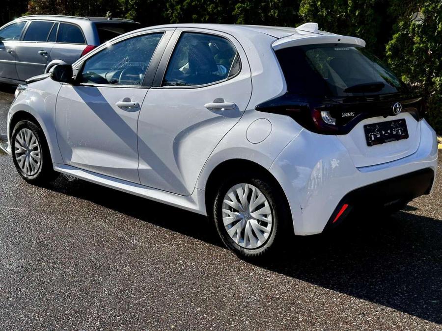 Balts Toyota Yaris 2023 Kauņa, ar dzinēja tilpumu 1.49 L un nobraukumu 17 tūkst. km par 5000 €, foto 4 vietnē AUTOMOTO.COM.LV