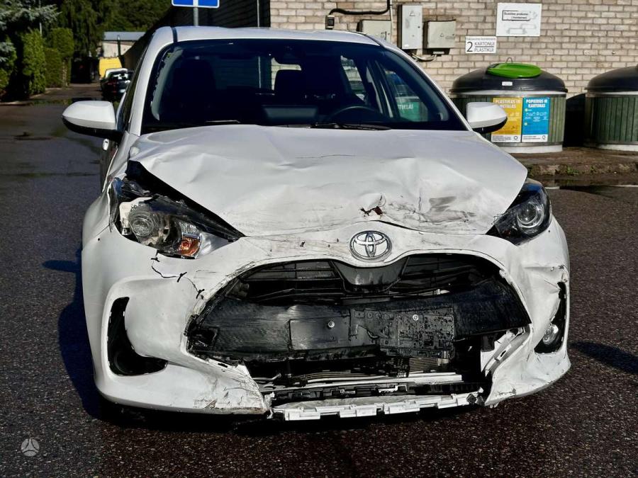 Balts Toyota Yaris 2023 Kauņa, ar dzinēja tilpumu 1.49 L un nobraukumu 17 tūkst. km par 5000 €, foto 6 vietnē AUTOMOTO.COM.LV