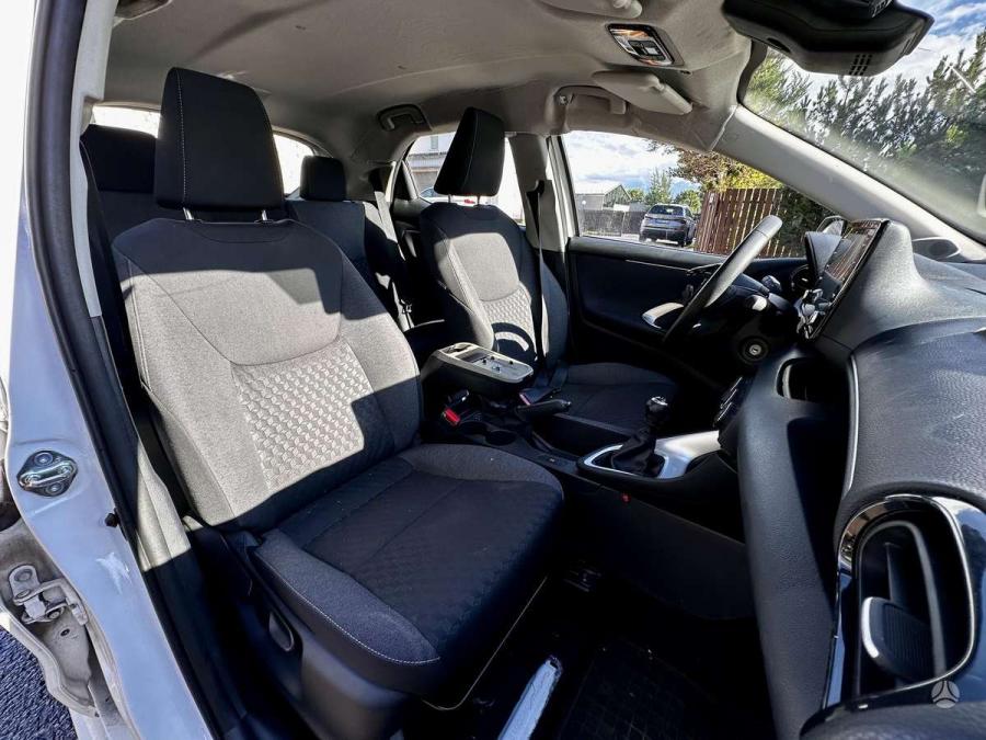 Balts Toyota Yaris 2023 Kauņa, ar dzinēja tilpumu 1.49 L un nobraukumu 17 tūkst. km par 5000 €, foto 7 vietnē AUTOMOTO.COM.LV