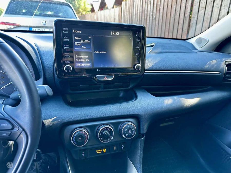 Balts Toyota Yaris 2023 Kauņa, ar dzinēja tilpumu 1.49 L un nobraukumu 17 tūkst. km par 5000 €, foto 10 vietnē AUTOMOTO.COM.LV