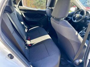 Balts Toyota Yaris 2023 Kauņa, ar dzinēja tilpumu 1.49 L un nobraukumu 17 tūkst. km par 5000 €, foto 14 vietnē AUTOMOTO.COM.LV