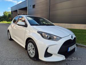 Balts Toyota Yaris 2023 Tallina, ar dzinēja tilpumu 1.50 L un nobraukumu 128 tūkst. km par 12999 €, foto  vietnē AUTOMOTO.COM.LV