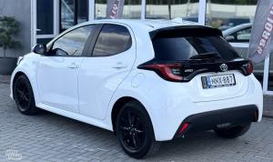 Balts Toyota Yaris 2023 Radviliškis, ar dzinēja tilpumu 1.50 L un nobraukumu 82 tūkst. km par 14250 €, foto 11 vietnē AUTOMOTO.COM.LV