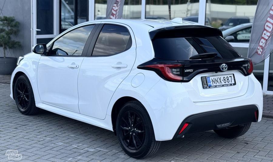 Balts Toyota Yaris 2023 Radviliškis, ar dzinēja tilpumu 1.50 L un nobraukumu 82 tūkst. km par 14250 €, foto 11 vietnē AUTOMOTO.COM.LV