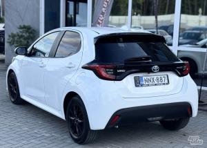 Balts Toyota Yaris 2023 Radviliškis, ar dzinēja tilpumu 1.50 L un nobraukumu 82 tūkst. km par 14250 €, foto 13 vietnē AUTOMOTO.COM.LV