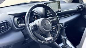 Balts Toyota Yaris 2023 Radviliškis, ar dzinēja tilpumu 1.50 L un nobraukumu 82 tūkst. km par 14250 €, foto 15 vietnē AUTOMOTO.COM.LV