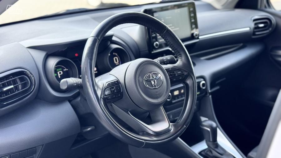 Balts Toyota Yaris 2023 Radviliškis, ar dzinēja tilpumu 1.50 L un nobraukumu 82 tūkst. km par 14250 €, foto 15 vietnē AUTOMOTO.COM.LV