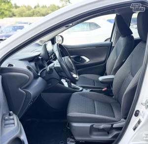 Balts Toyota Yaris 2023 Radviliškis, ar dzinēja tilpumu 1.50 L un nobraukumu 82 tūkst. km par 14250 €, foto 19 vietnē AUTOMOTO.COM.LV