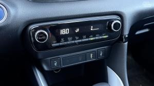 Balts Toyota Yaris 2023 Radviliškis, ar dzinēja tilpumu 1.50 L un nobraukumu 82 tūkst. km par 14250 €, foto 24 vietnē AUTOMOTO.COM.LV
