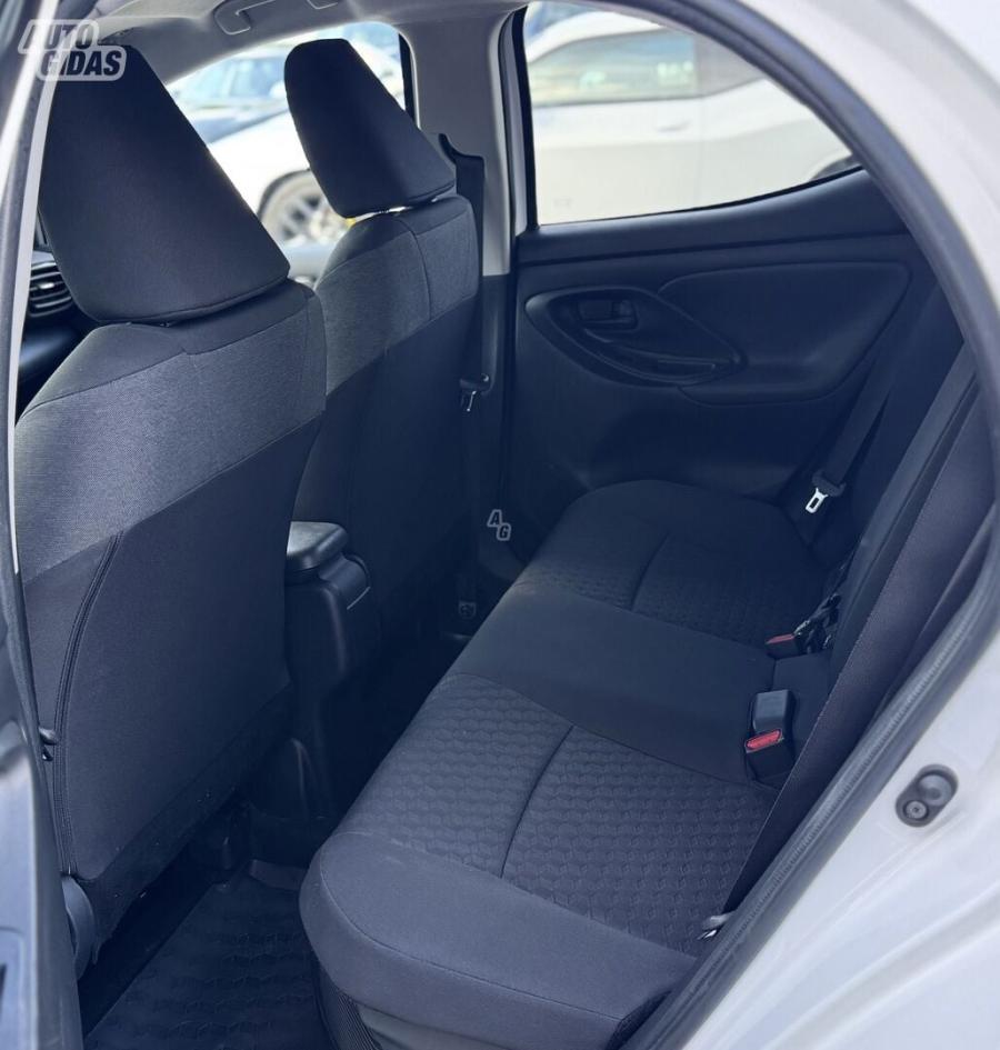 Balts Toyota Yaris 2023 Radviliškis, ar dzinēja tilpumu 1.50 L un nobraukumu 82 tūkst. km par 14250 €, foto 26 vietnē AUTOMOTO.COM.LV