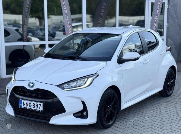 Balts Toyota Yaris 2023 Radviliškis, ar dzinēja tilpumu 1.50 L un nobraukumu 82 tūkst. km par 14250 €, foto 5 vietnē AUTOMOTO.COM.LV