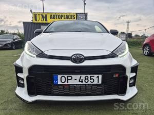 Balts Toyota Yaris 2023 Liepāja, ar dzinēja tilpumu 1.60 L un nobraukumu 35 tūkst. km par 31000 €, foto 3 vietnē AUTOMOTO.COM.LV
