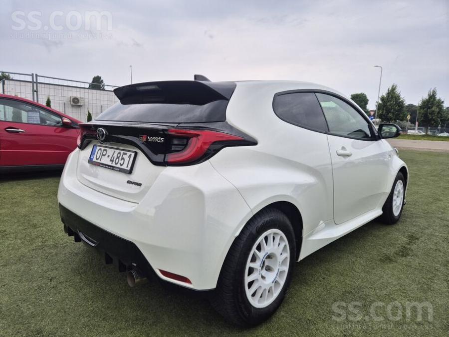 Balts Toyota Yaris 2023 Liepāja, ar dzinēja tilpumu 1.60 L un nobraukumu 35 tūkst. km par 31000 €, foto 6 vietnē AUTOMOTO.COM.LV