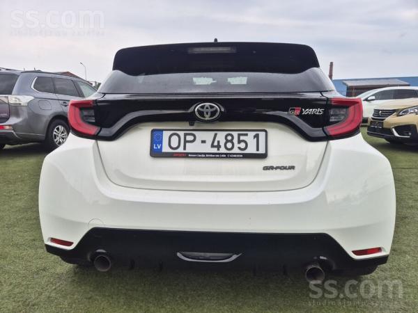 White Toyota Yaris 2023 in Liepaja, with an engine capacity of 1.60 L and mileage of 35 thousand km for 31000 €, photo 6 on AUTOMOTO.COM.LV