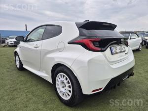 Balts Toyota Yaris 2023 Liepāja, ar dzinēja tilpumu 1.60 L un nobraukumu 35 tūkst. km par 31000 €, foto 8 vietnē AUTOMOTO.COM.LV