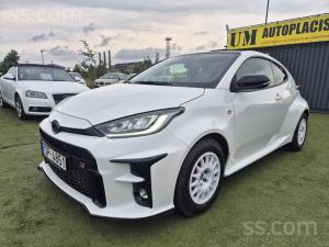 Balts Toyota Yaris 2023 Liepāja, ar dzinēja tilpumu 1.60 L un nobraukumu 35 tūkst. km par 31000 €, foto 1 vietnē AUTOMOTO.COM.LV