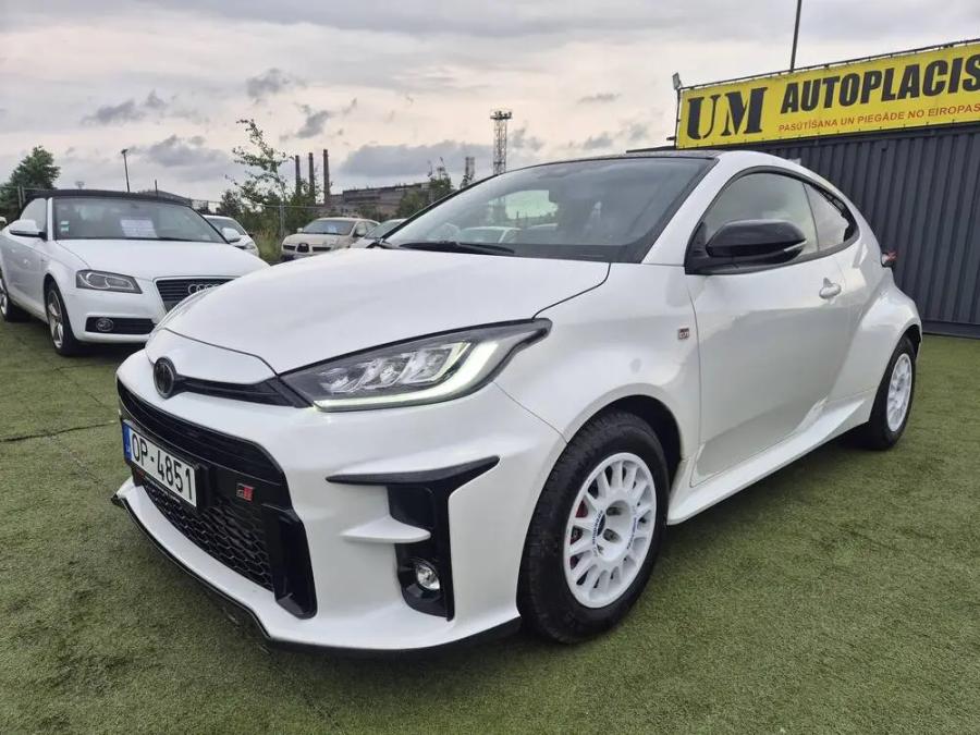 Balts Toyota Yaris 2023 Liepāja, ar dzinēja tilpumu 1.60 L un nobraukumu 35 tūkst. km par 31000 €, foto 1 vietnē AUTOMOTO.COM.LV