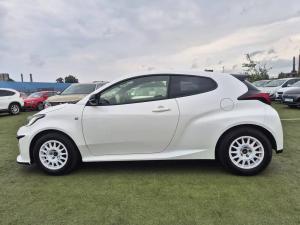 Balts Toyota Yaris 2023 Liepāja, ar dzinēja tilpumu 1.60 L un nobraukumu 35 tūkst. km par 31000 €, foto 9 vietnē AUTOMOTO.COM.LV