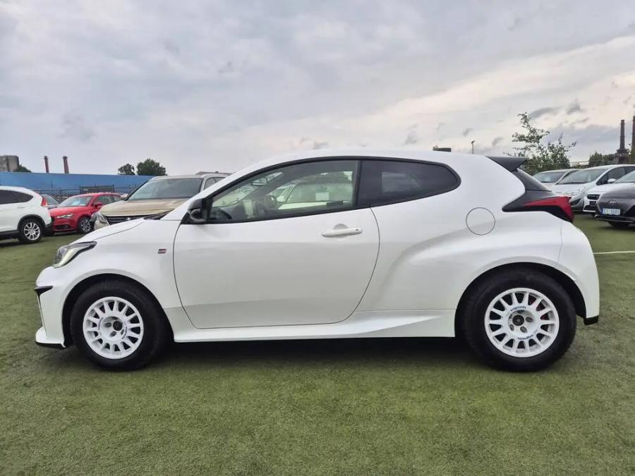 Balts Toyota Yaris 2023 Liepāja, ar dzinēja tilpumu 1.60 L un nobraukumu 35 tūkst. km par 31000 €, foto 9 vietnē AUTOMOTO.COM.LV